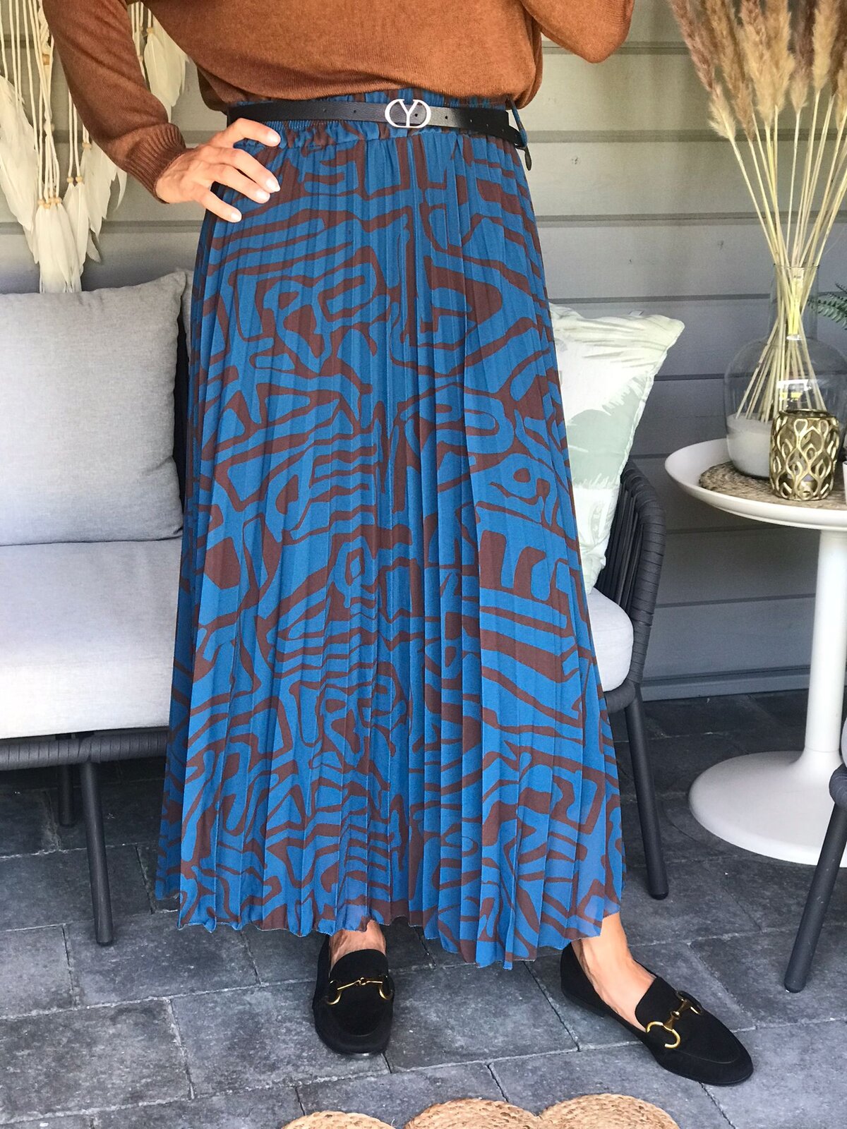 Plissé rok met riem in petrol bruin | Diva Fashion