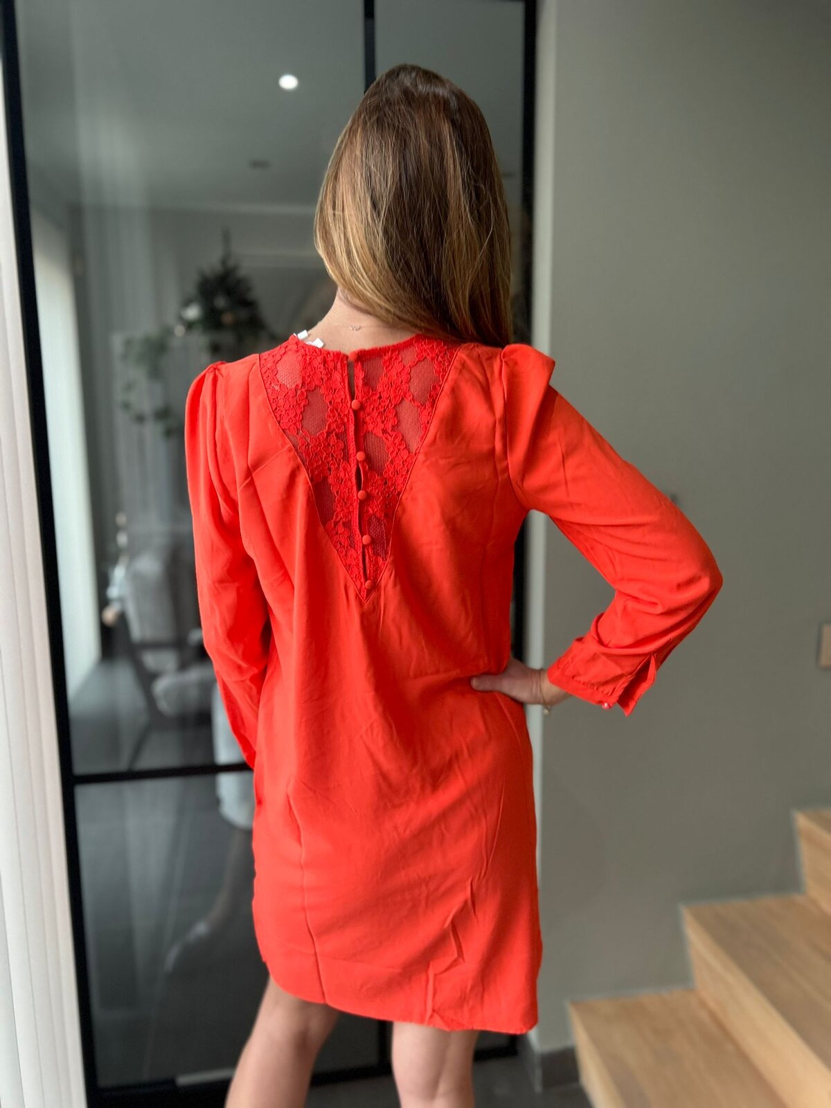 Oranje kleed met kant op de rug | Diva Fashion