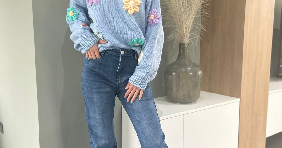 Pull flowers in blauw | Diva Fashion